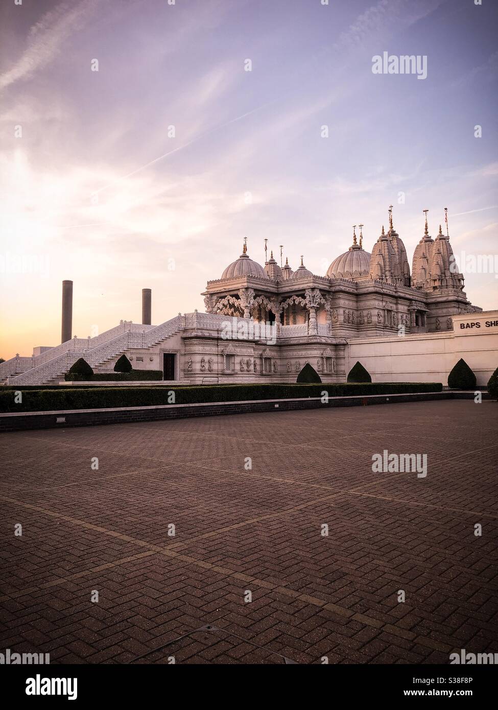 London hindu temple hi-res stock photography and images - Alamy