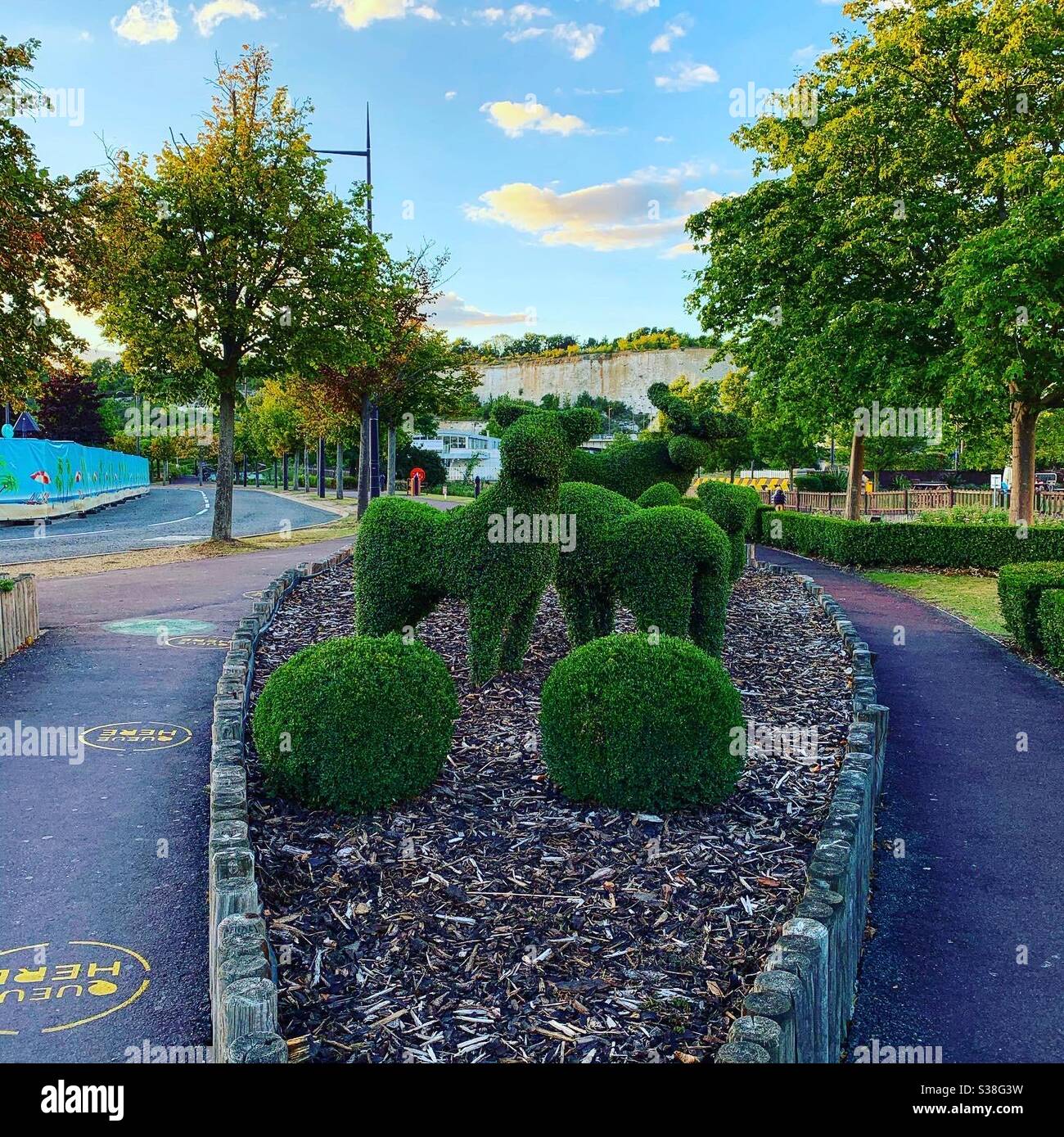 Dog topiary hi-res stock photography and images - Alamy