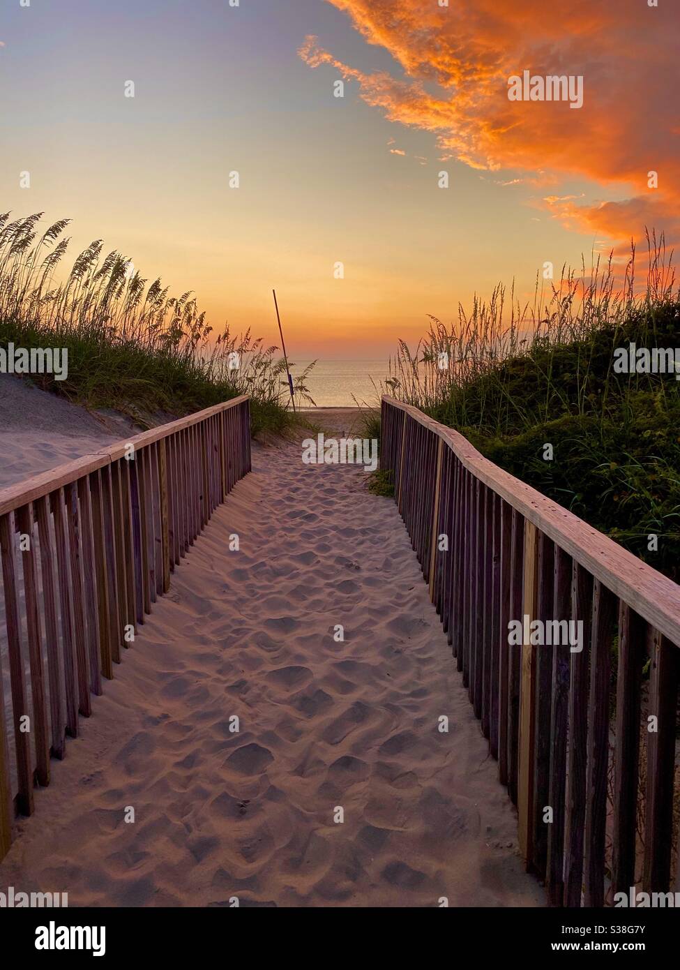Wooden path to the sandy beach hi-res stock photography and images - Alamy