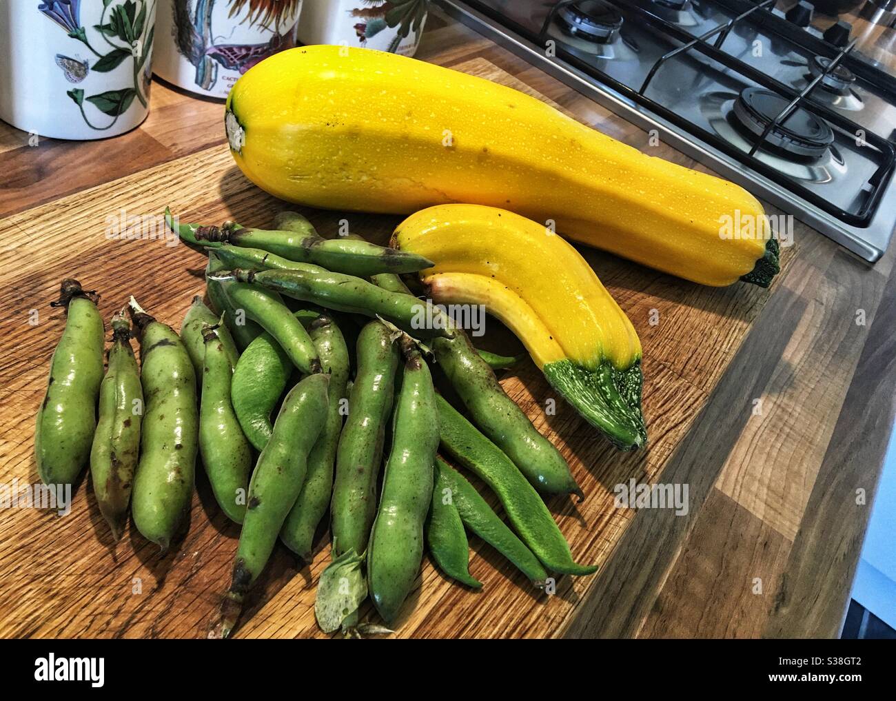 Gold courgettes hi-res stock photography and images - Alamy