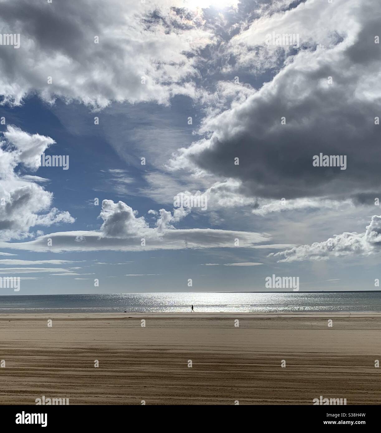 Open beaches hi-res stock photography and images - Alamy