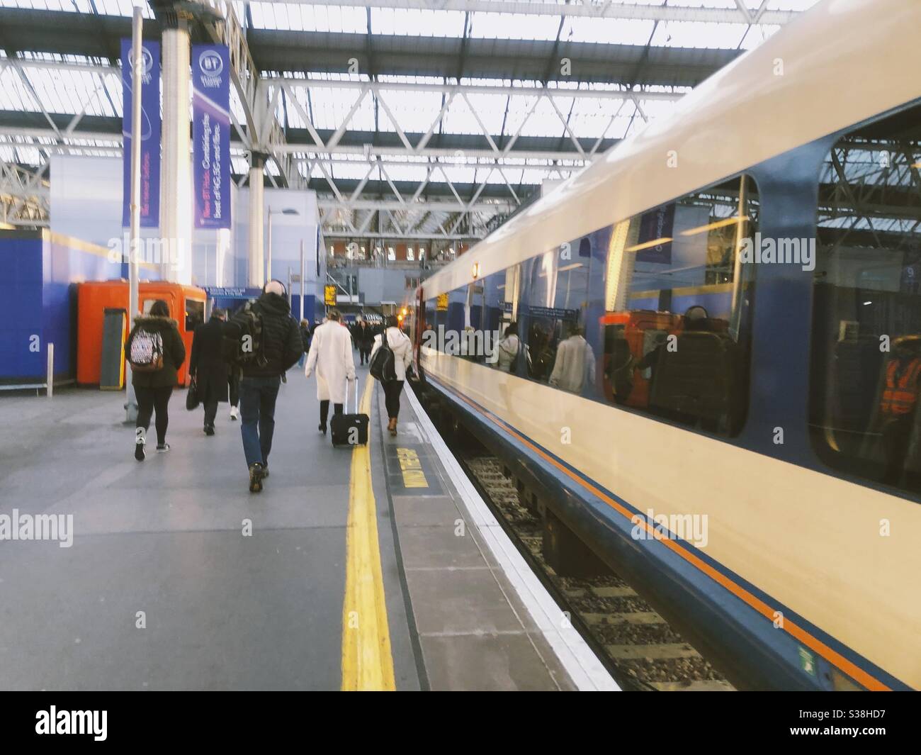 London commute hi-res stock photography and images - Alamy