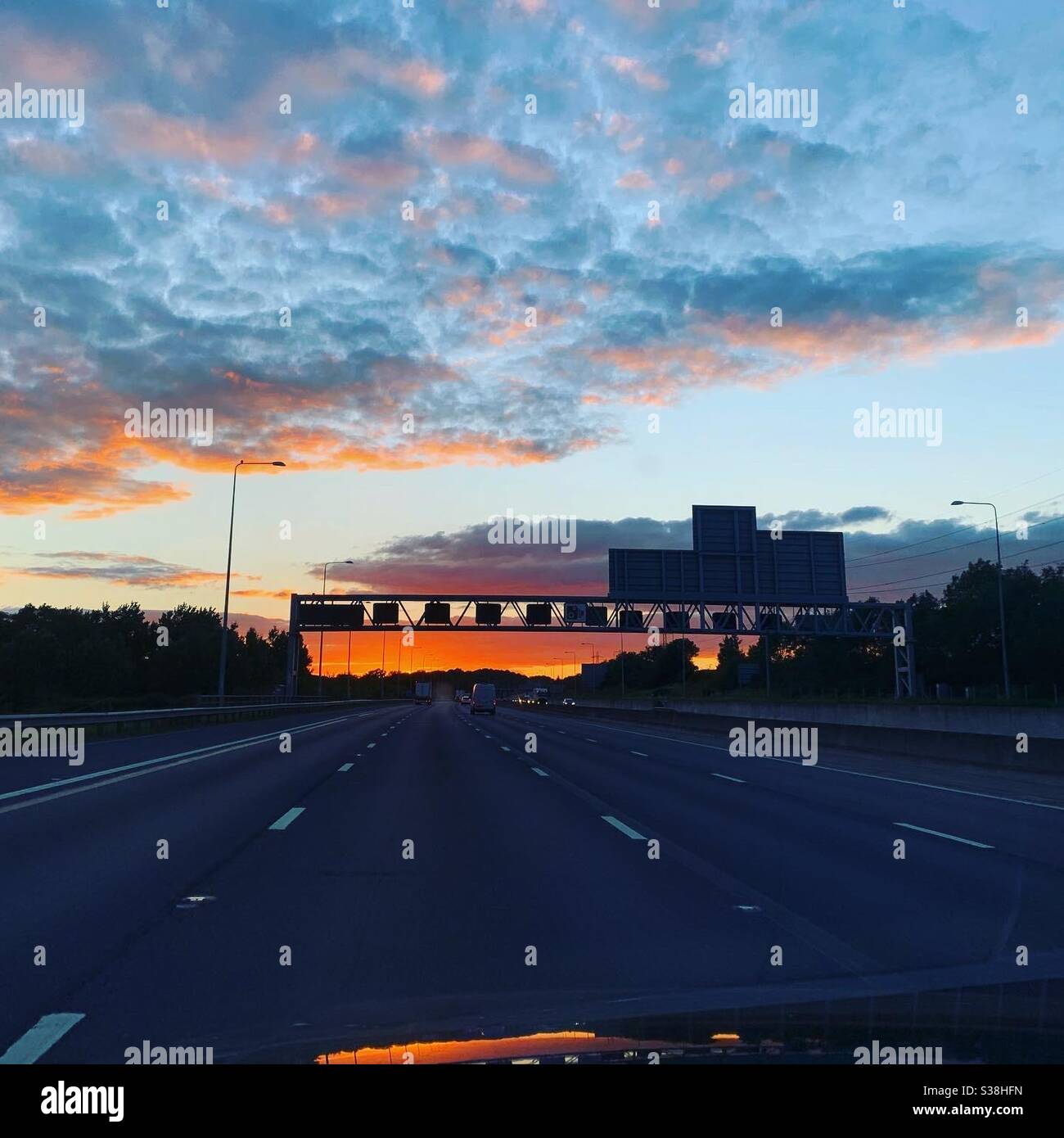 Sunsets on motorways hi-res stock photography and images - Alamy