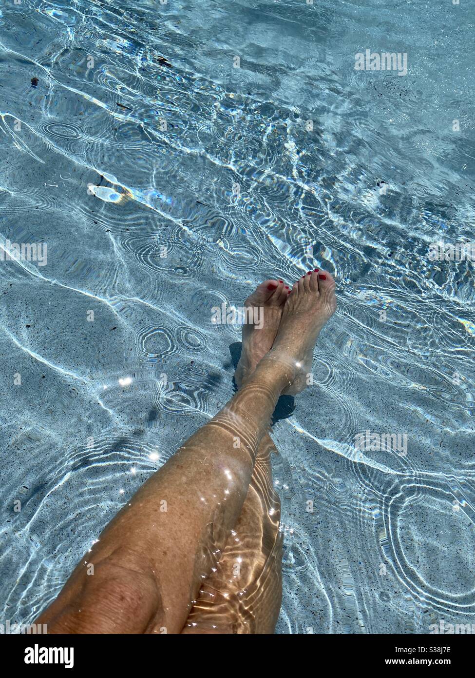 Legs in swimming pool hi-res stock photography and images - Alamy