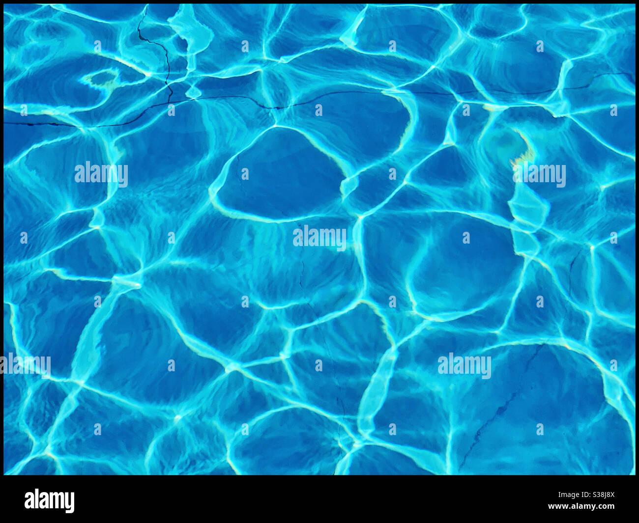 Shimmering swimming pool hi-res stock photography and images - Alamy