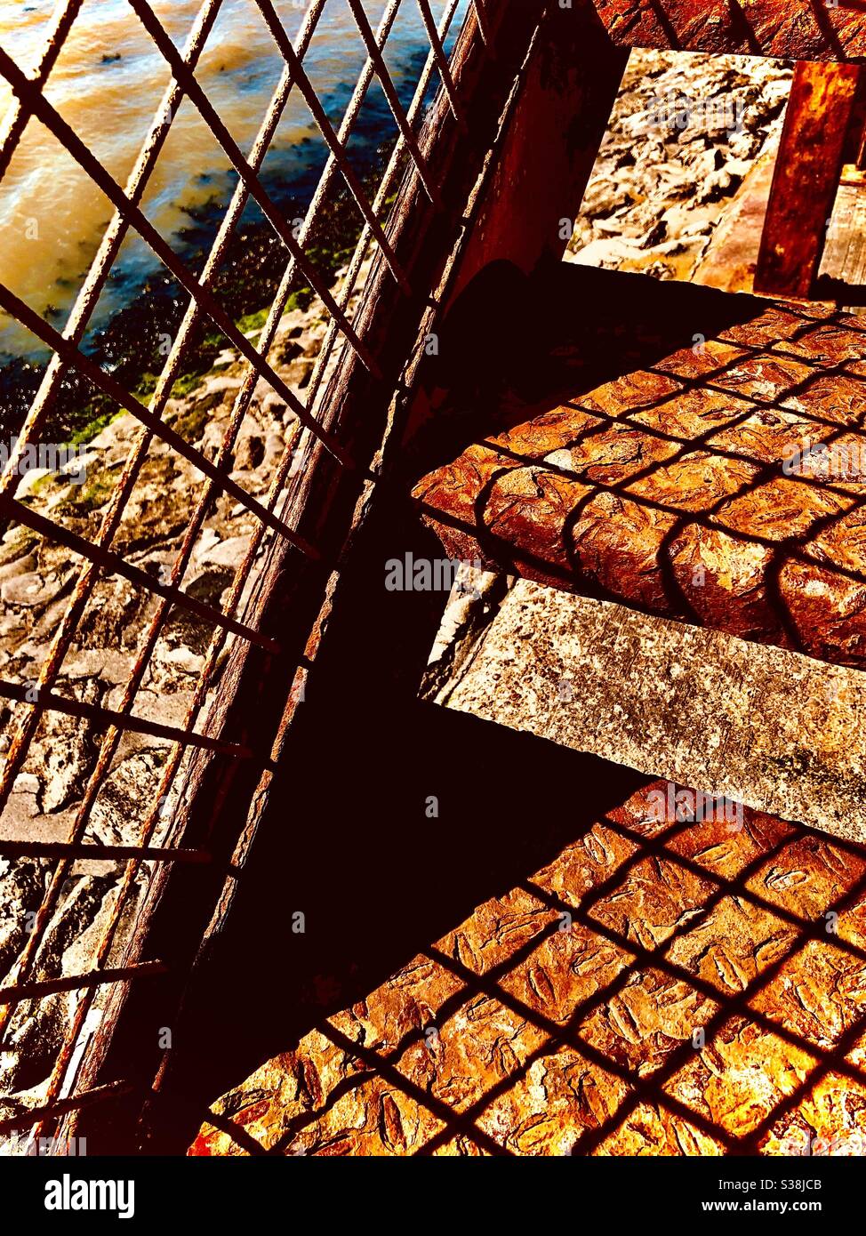 Non slip stairs hi-res stock photography and images - Alamy