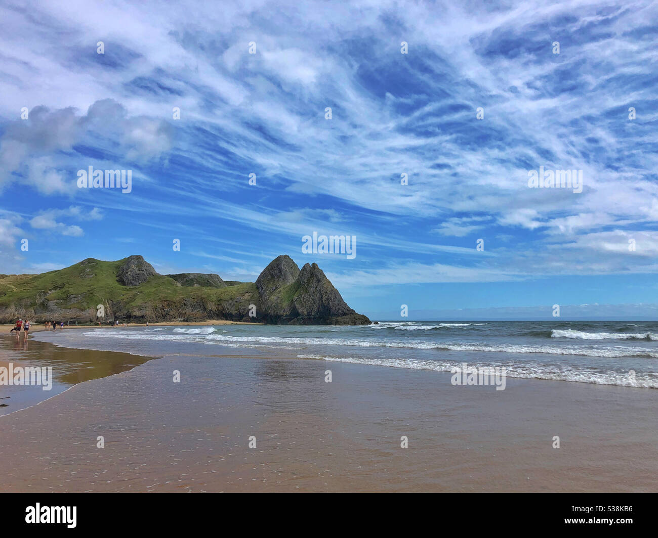 Three cliffs bay gower wales hi-res stock photography and images - Alamy