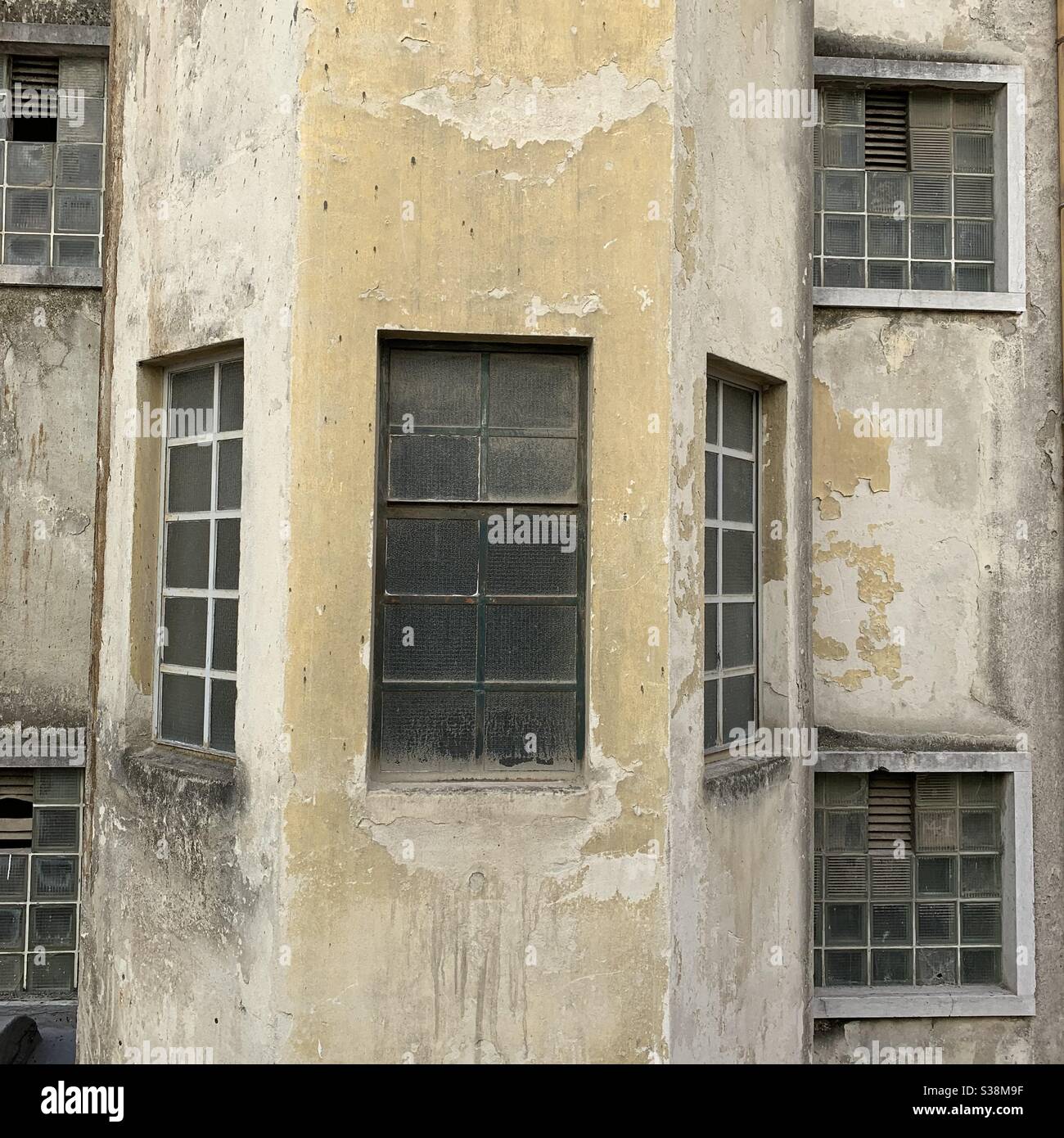 Old building windows hi-res stock photography and images - Alamy