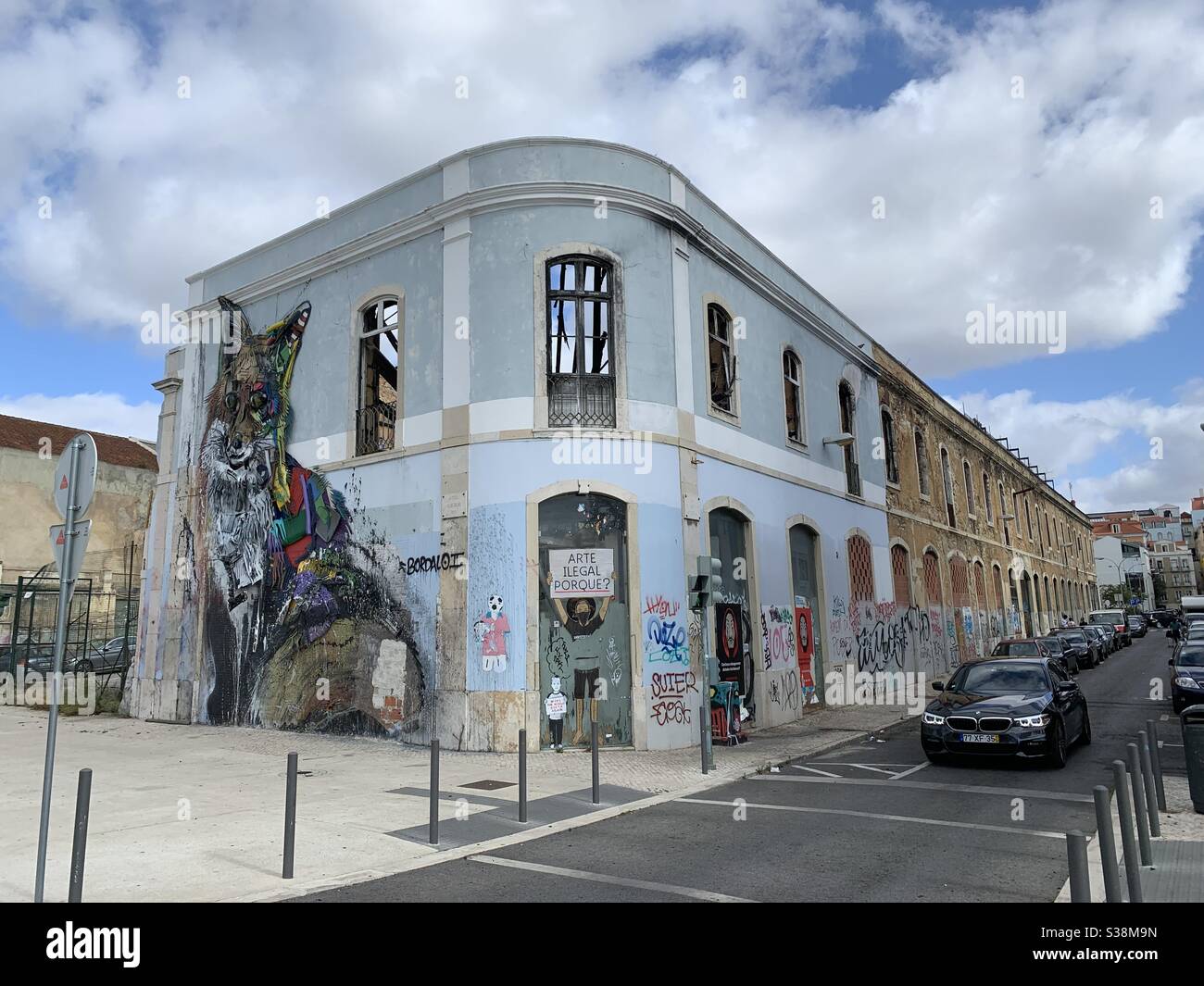 Graffiti Lisbon Building High Resolution Stock Photography and Images ...