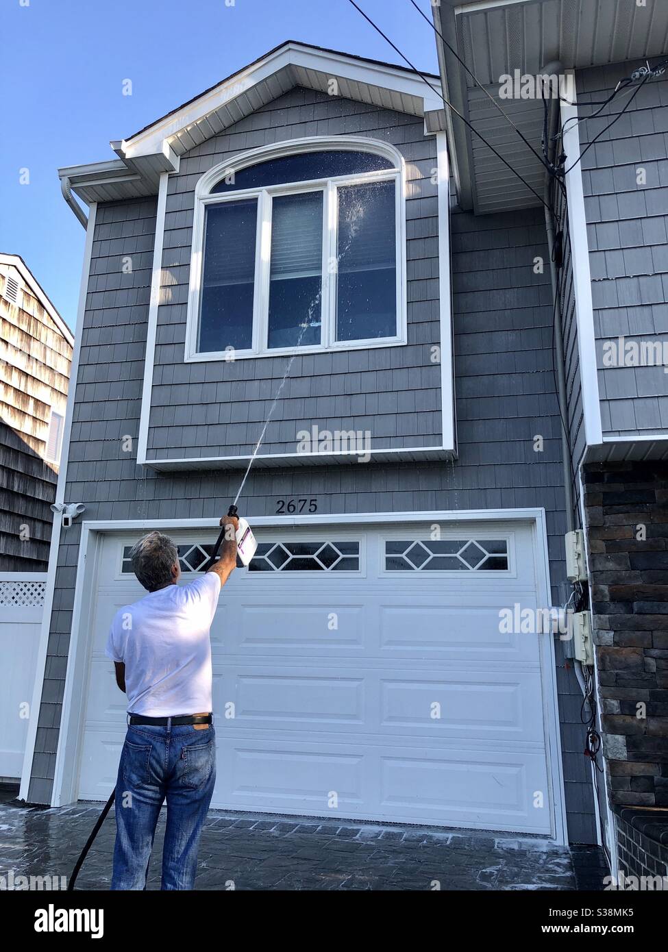 Helping house chores hi-res stock photography and images - Alamy