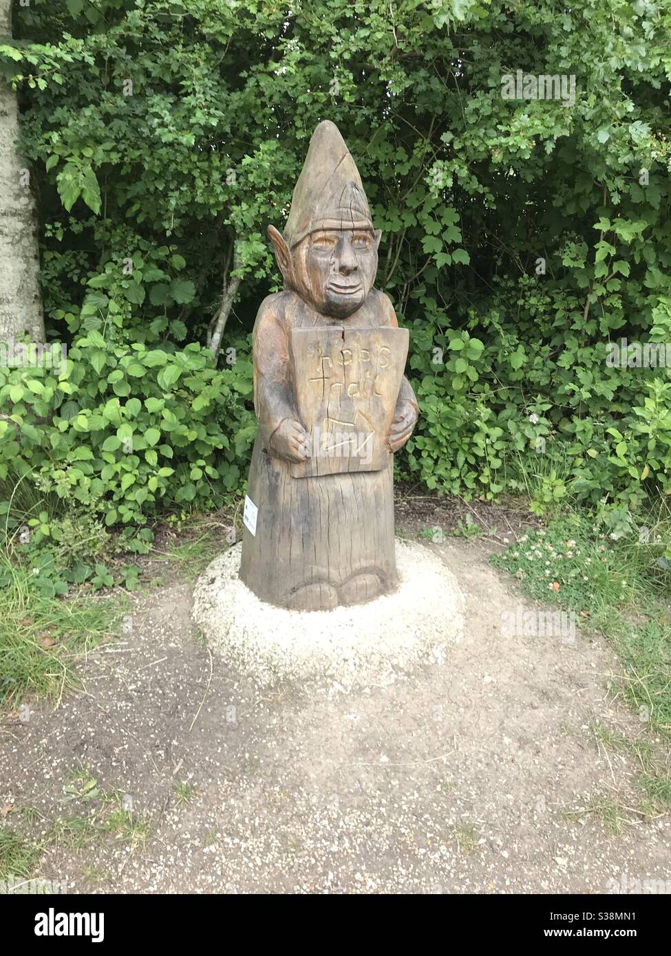 Wizard statue hi-res stock photography and images - Alamy