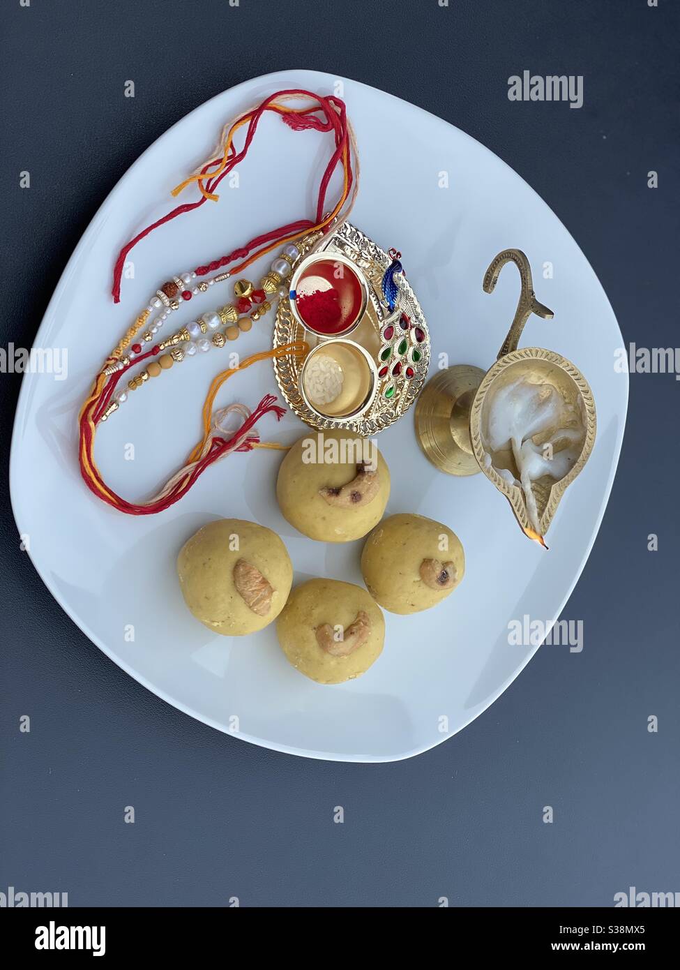 Puja thali hi-res stock photography and images - Alamy