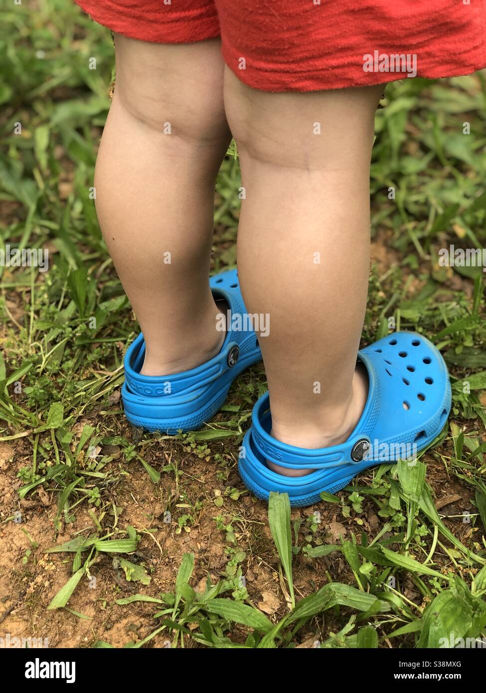 Boys wearing shorts hi-res stock photography and images - Alamy