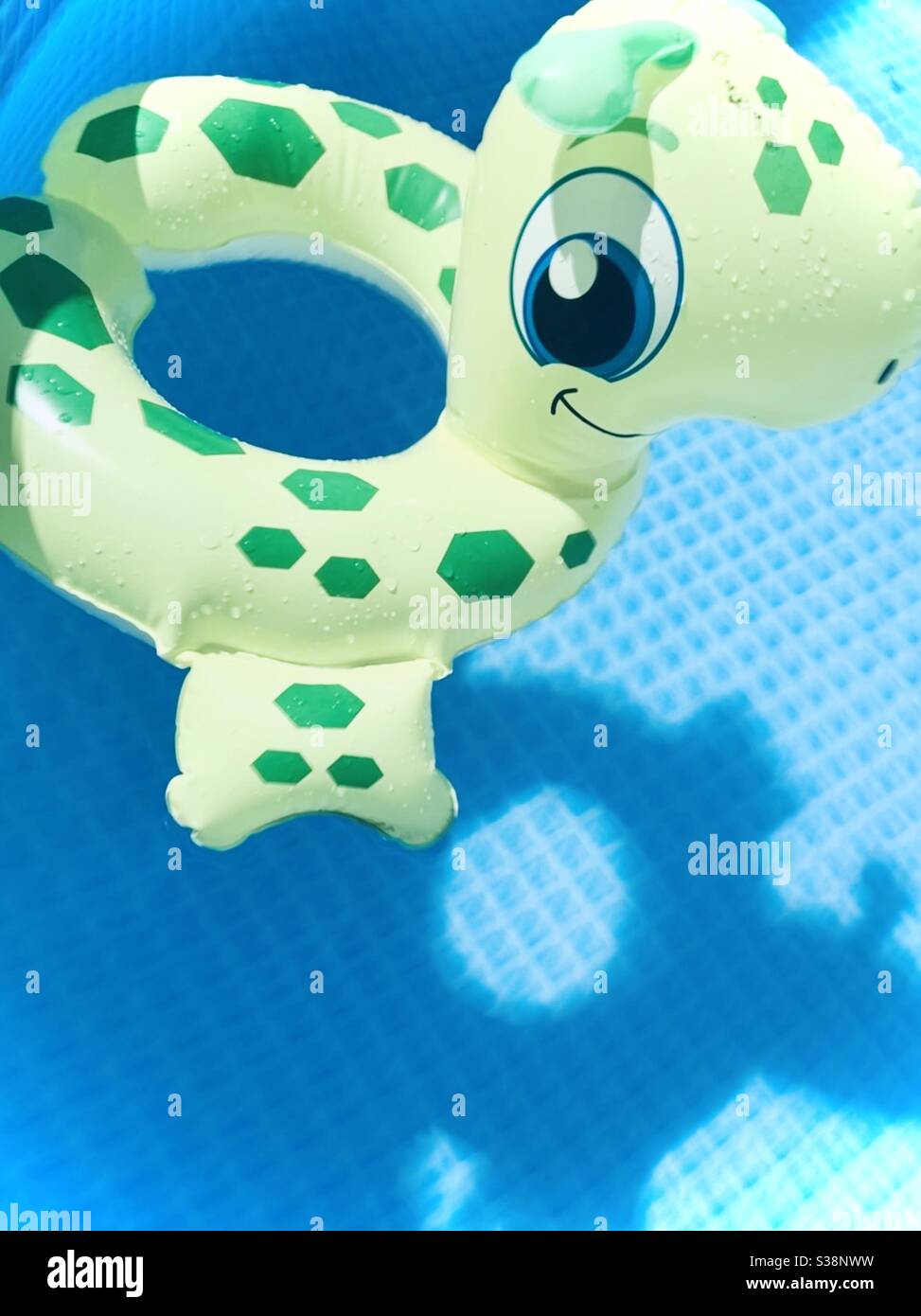 Pool float hi-res stock photography and images - Alamy