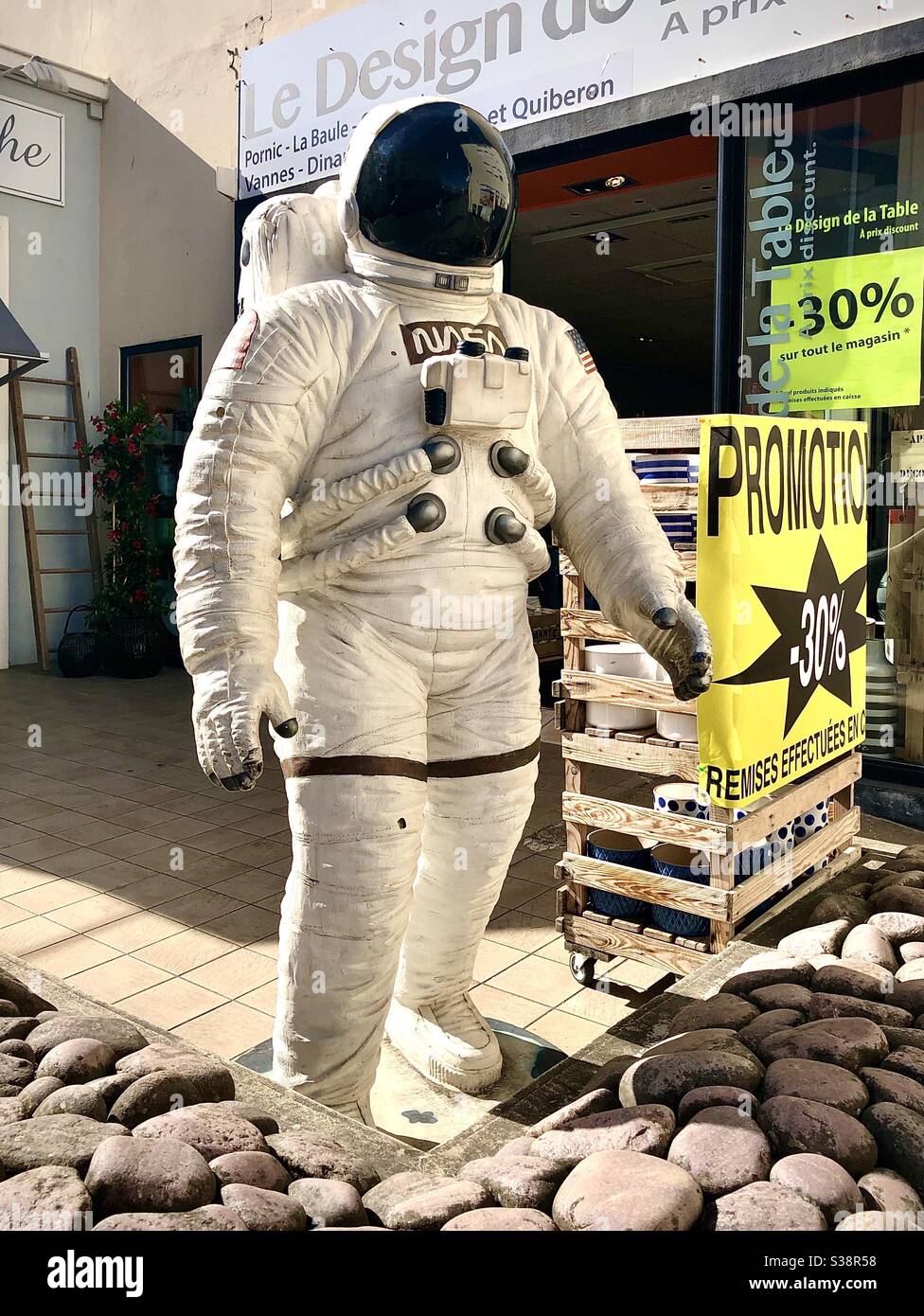 Space goods hi-res stock photography and images - Alamy