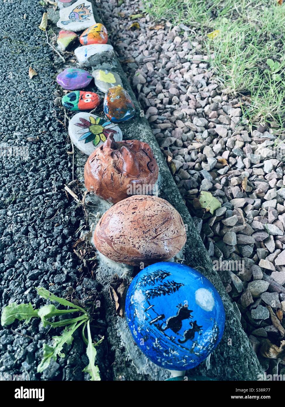 Painted pebbles hi-res stock photography and images - Alamy