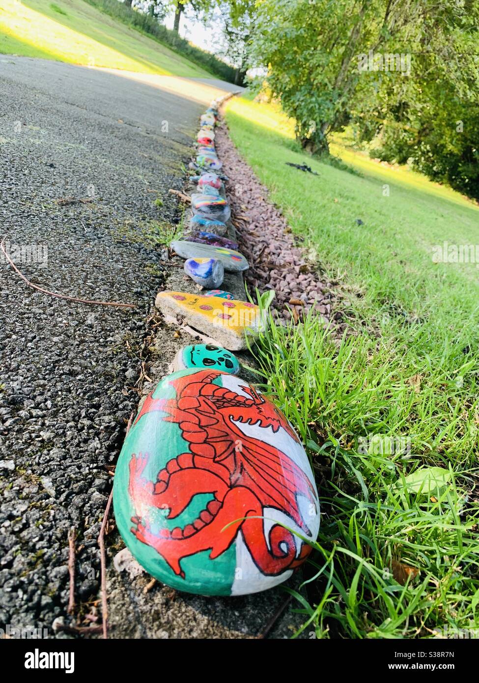 Painted pebbles hi-res stock photography and images - Alamy