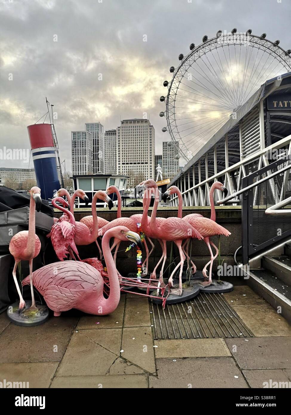 London embankment hi-res stock photography and images - Alamy