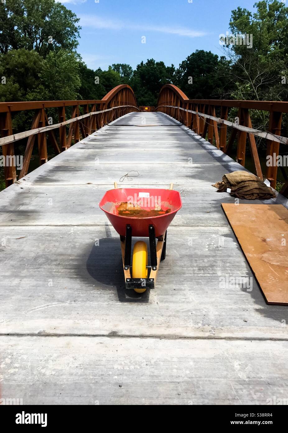 Wheelbarrow bridge hi-res stock photography and images - Alamy