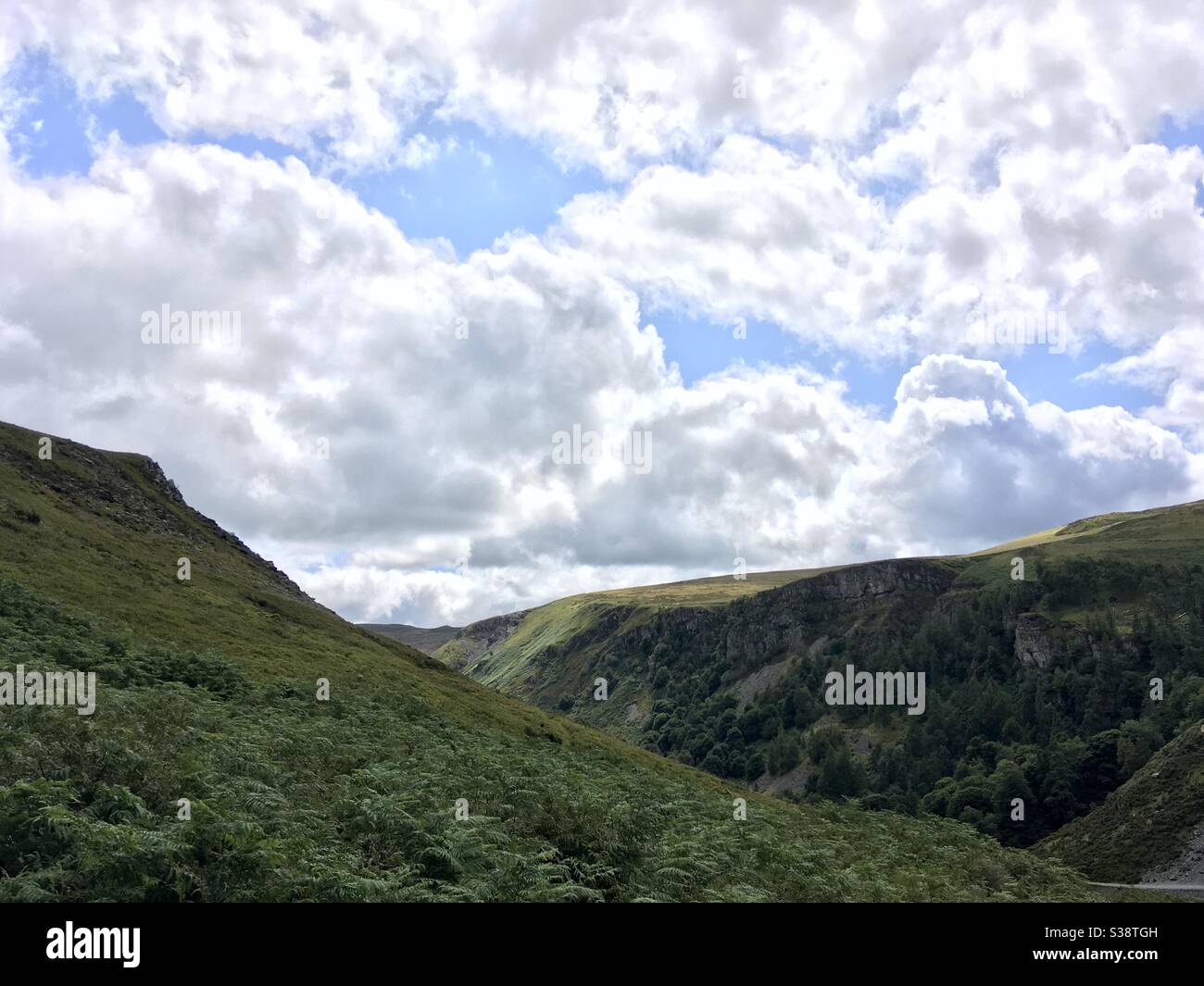 Steep sided mountains hi-res stock photography and images - Alamy