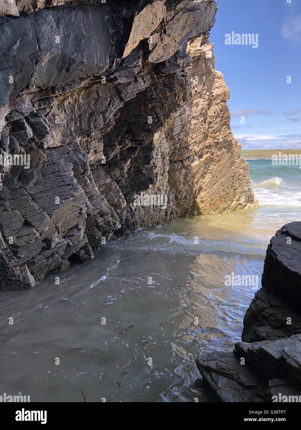 Sea cave ireland caves hi-res stock photography and images - Alamy