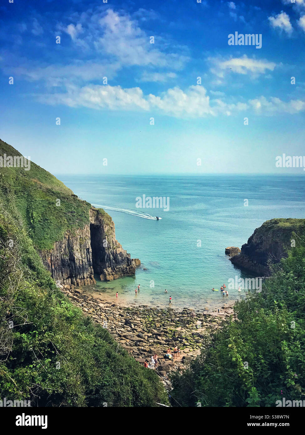 Skrinkle Haven beach near Manorbier, Pembrokeshire, Wales Stock Photo ...