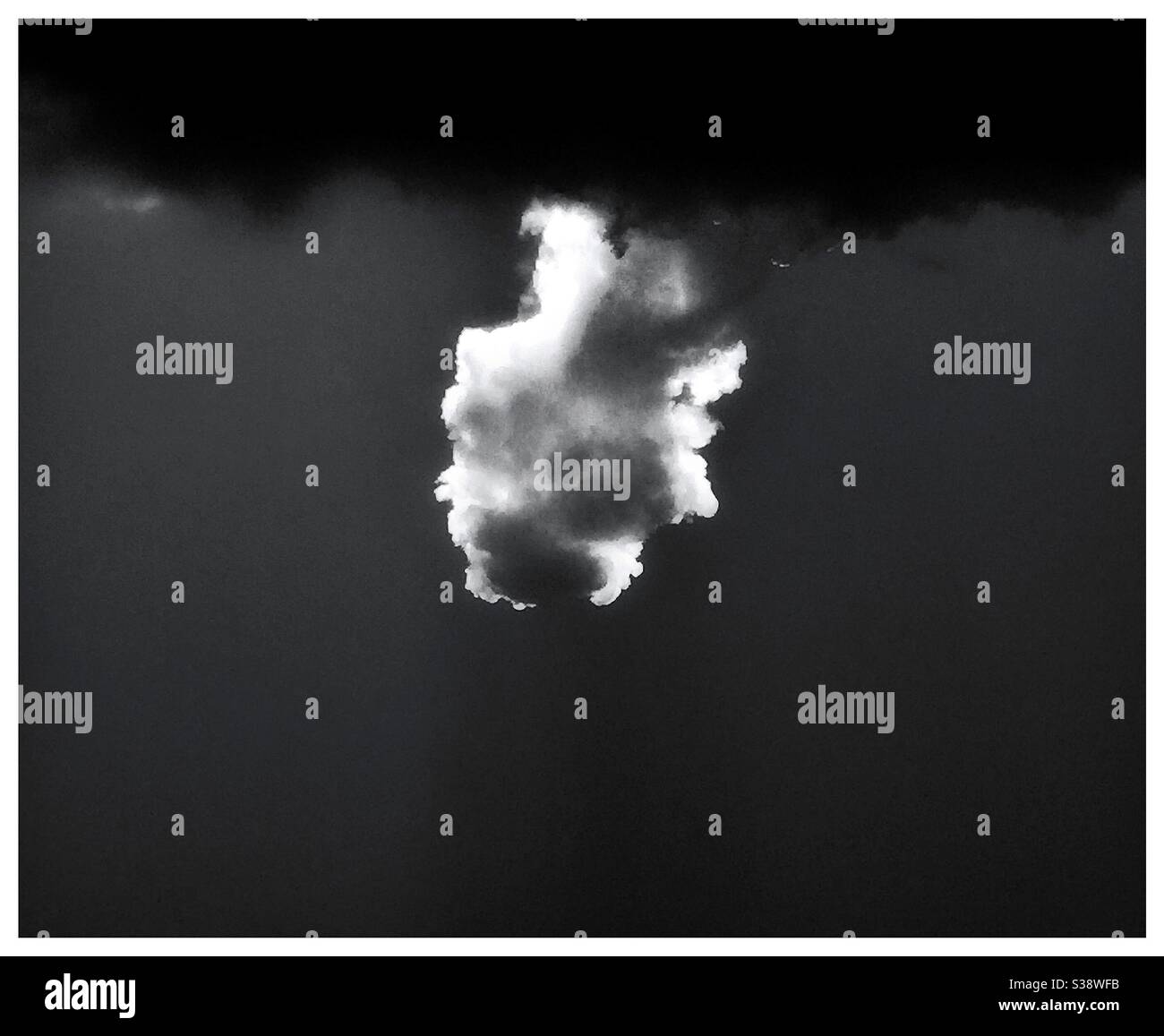 Black and white cloud formation hi-res stock photography and images - Alamy