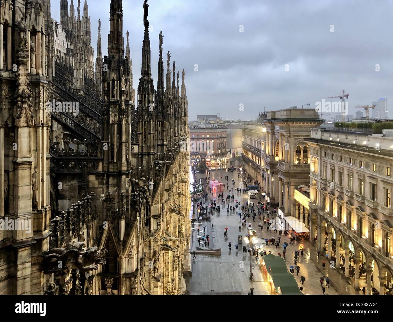 Milan duomo rooftop hi-res stock photography and images - Alamy