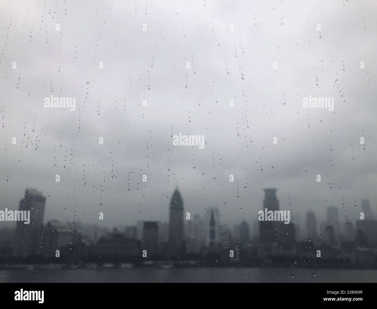 City shadow hi-res stock photography and images - Alamy