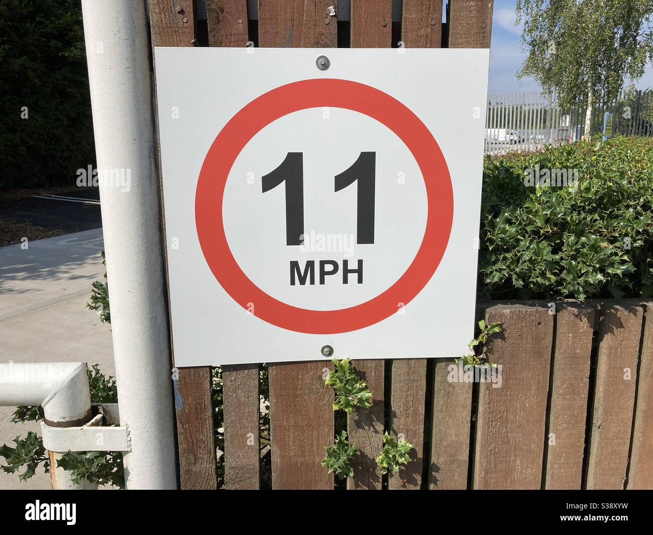 Road sign speed hi-res stock photography and images - Alamy