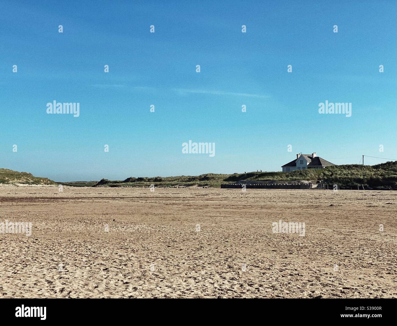 Traeth cymyran beach hi-res stock photography and images - Alamy