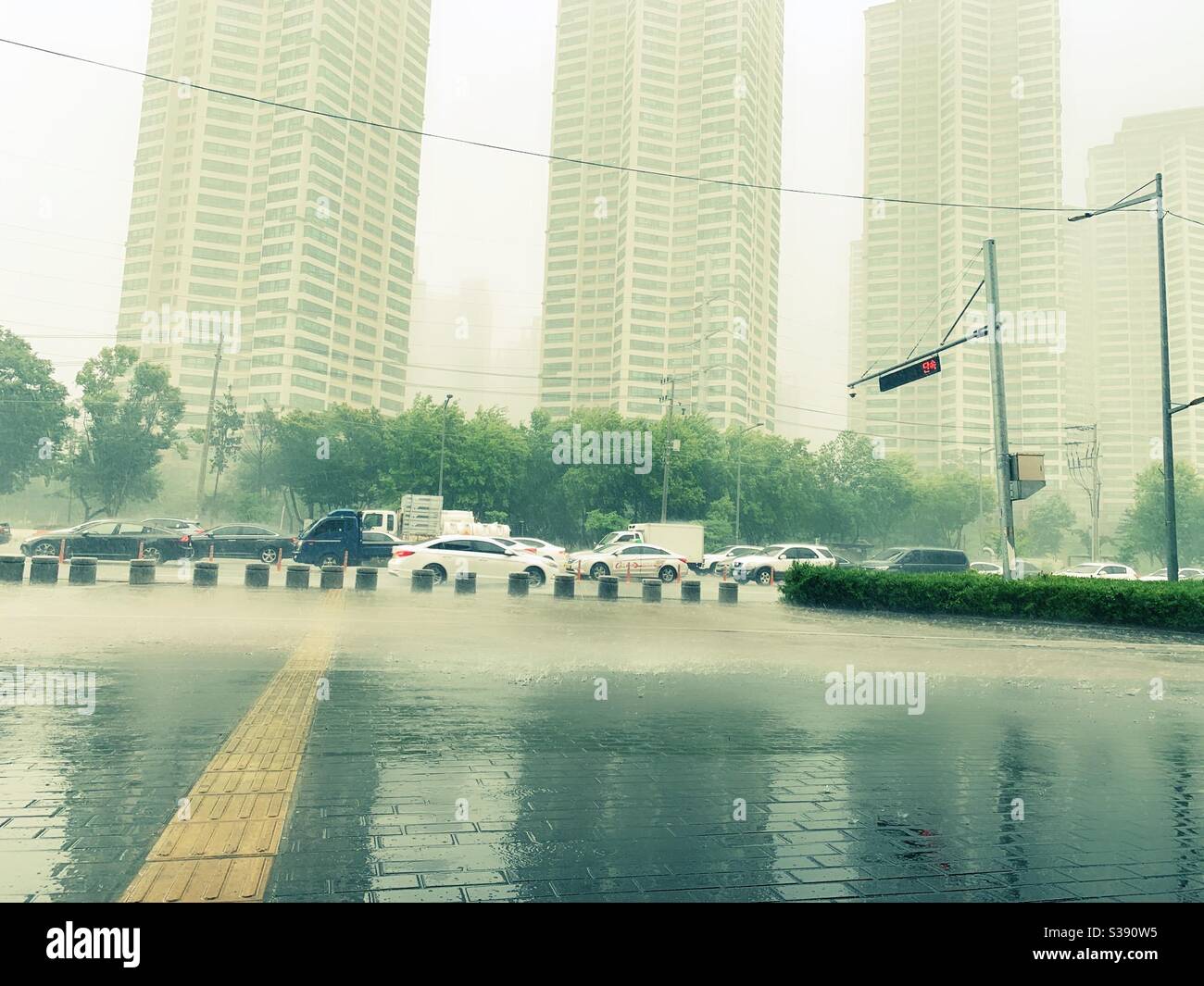 The city of rain hi-res stock photography and images - Alamy