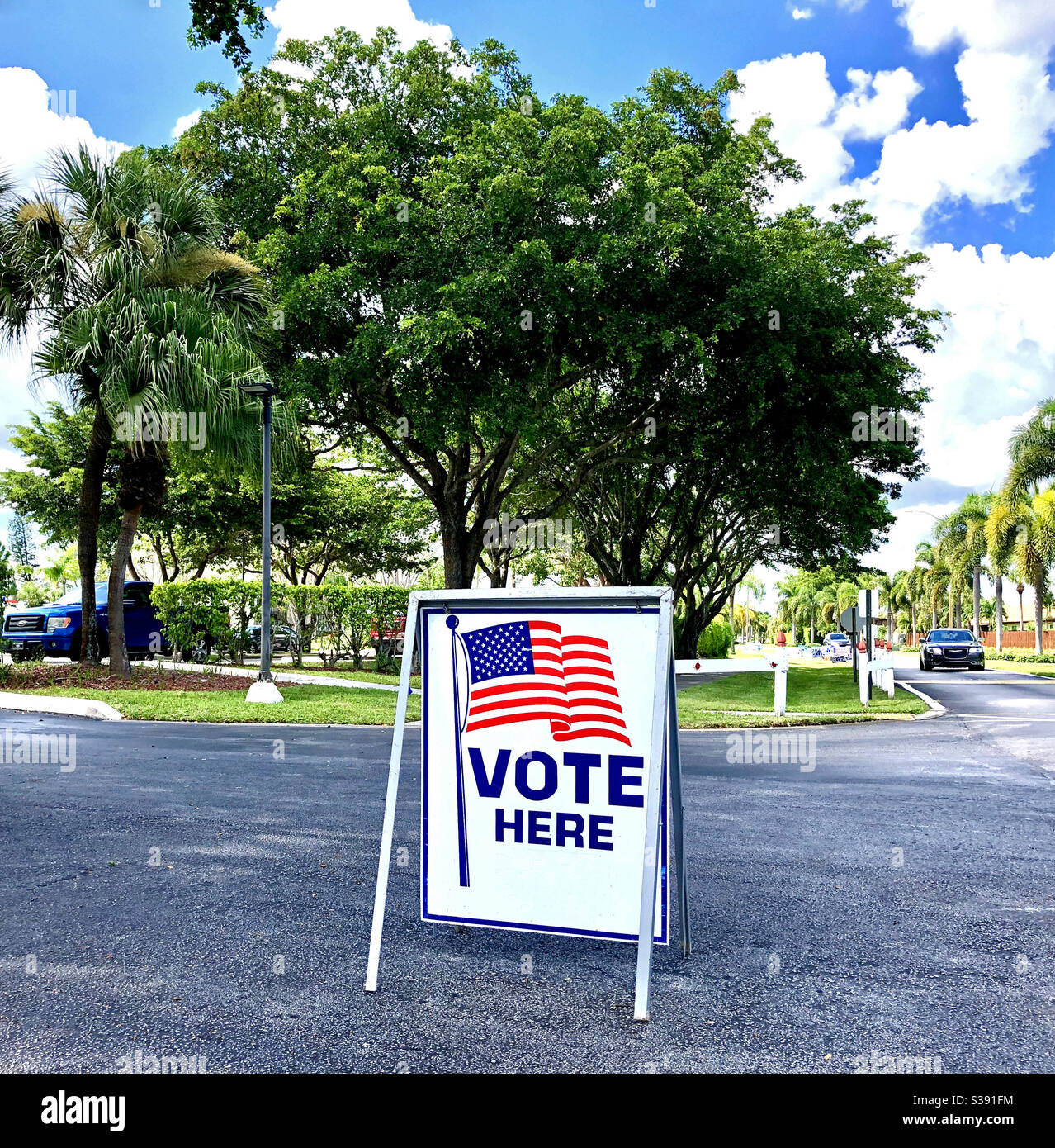 Voting location hi-res stock photography and images - Alamy