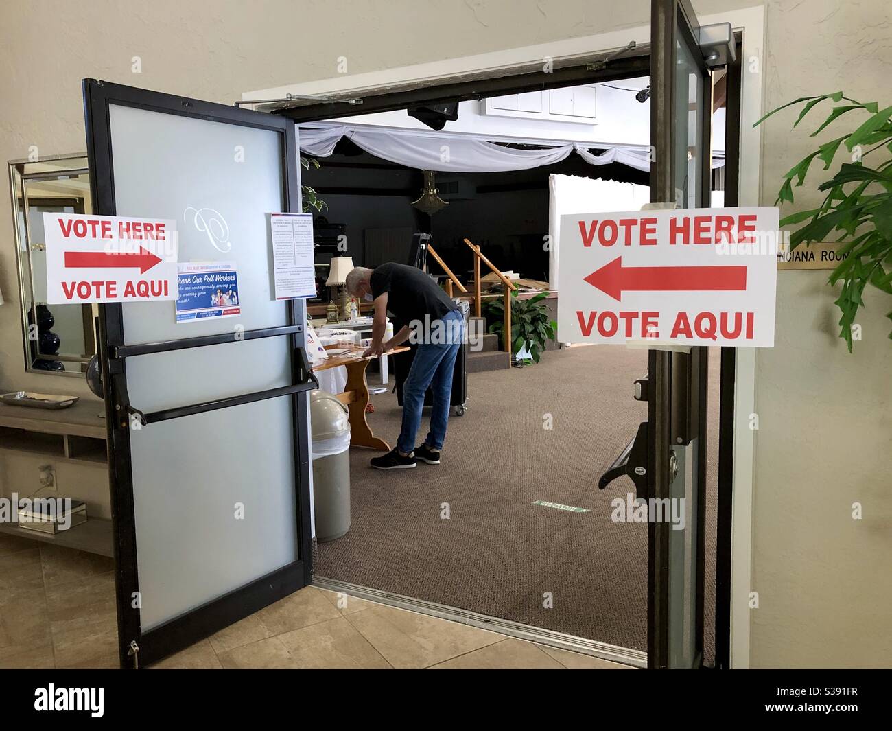 English signage hi-res stock photography and images - Alamy