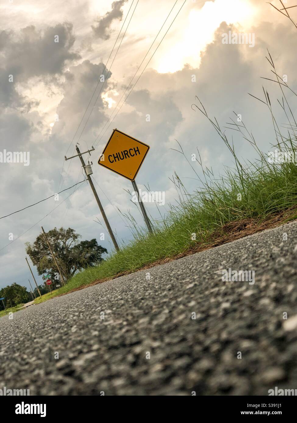 Church road sign hi-res stock photography and images - Alamy