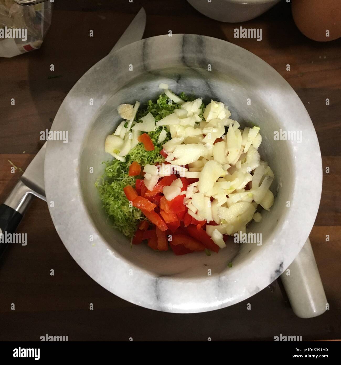 Pestle mortar garlic hi-res stock photography and images - Alamy