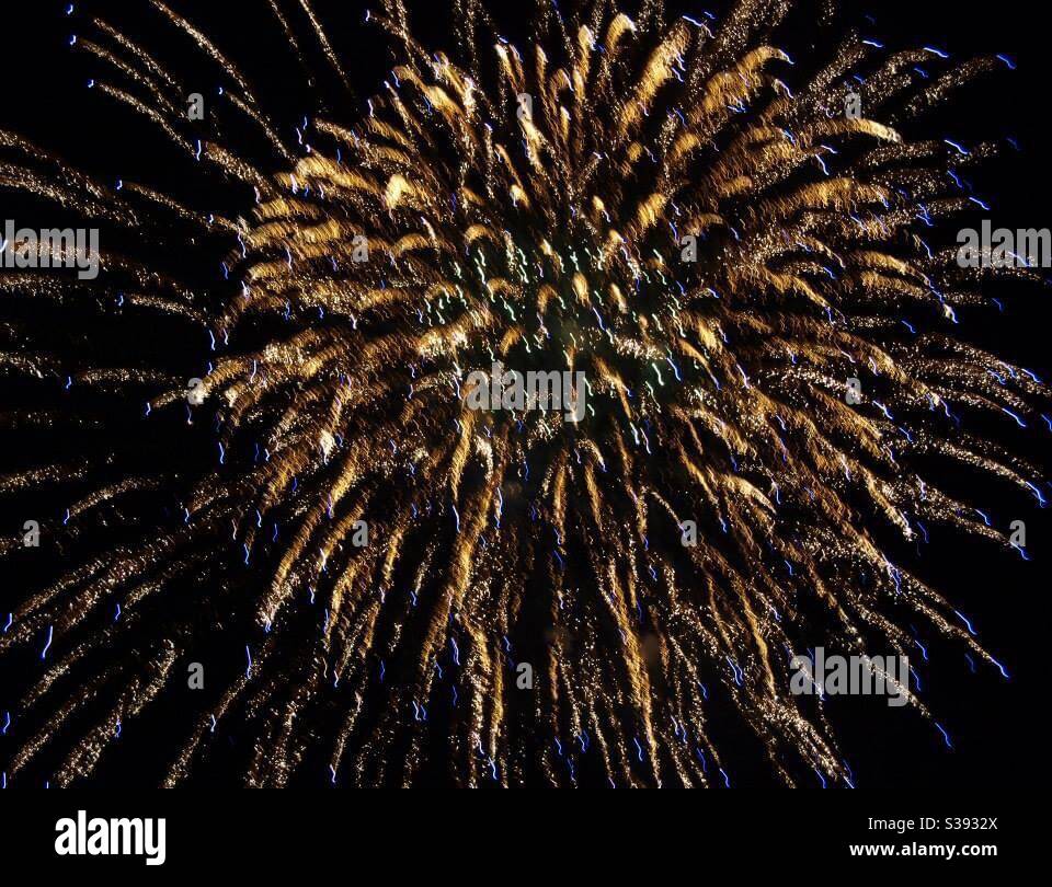 Chrysanthemum firework hi-res stock photography and images - Alamy