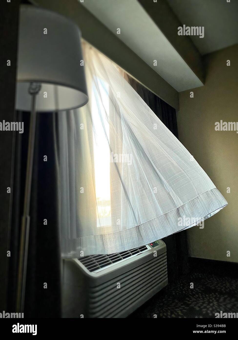 Air conditioner unit and window hi-res stock photography and images - Alamy