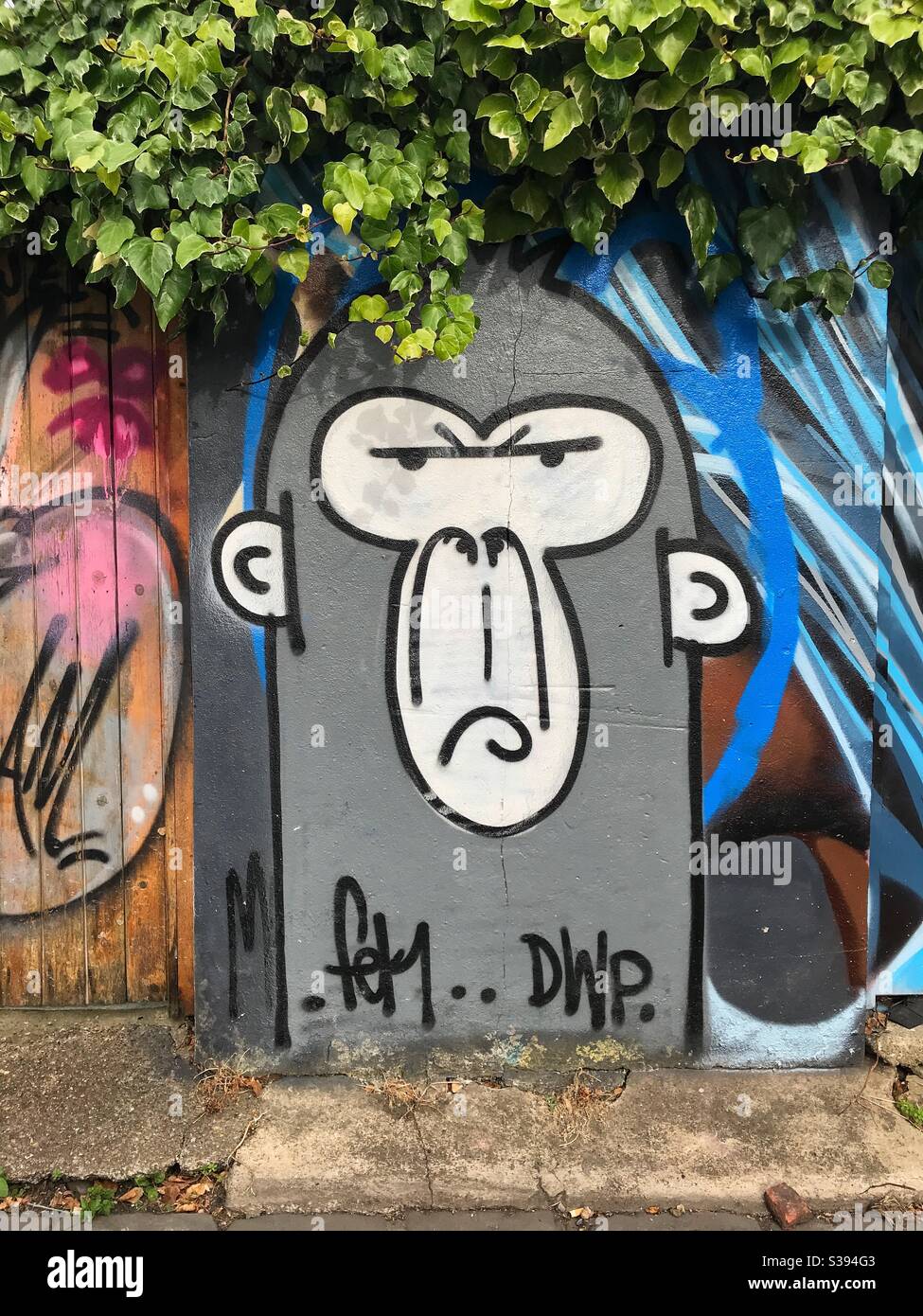 Monkey graffiti hi-res stock photography and images - Alamy