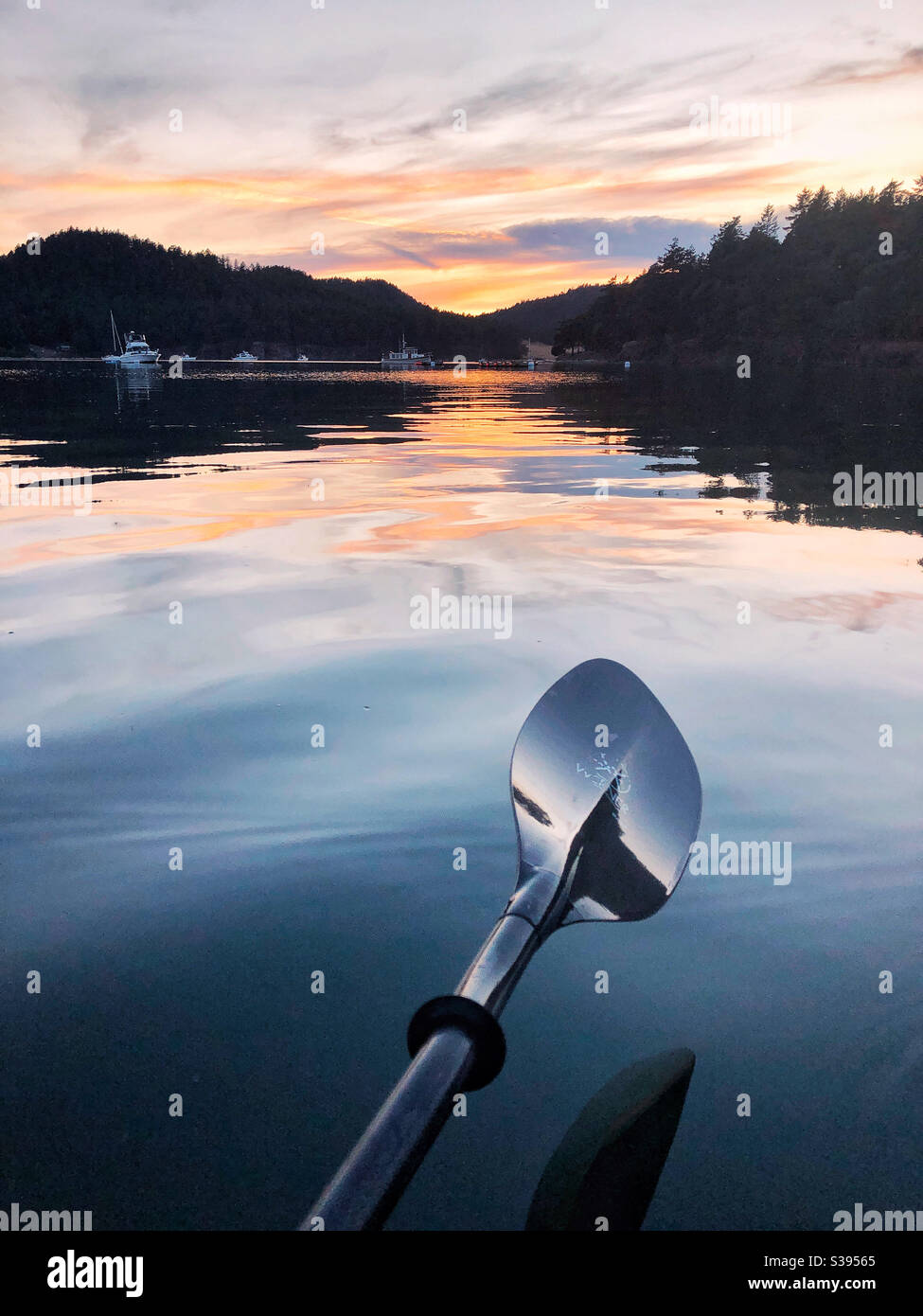 Kayak and sunset and paddle hi-res stock photography and images - Alamy
