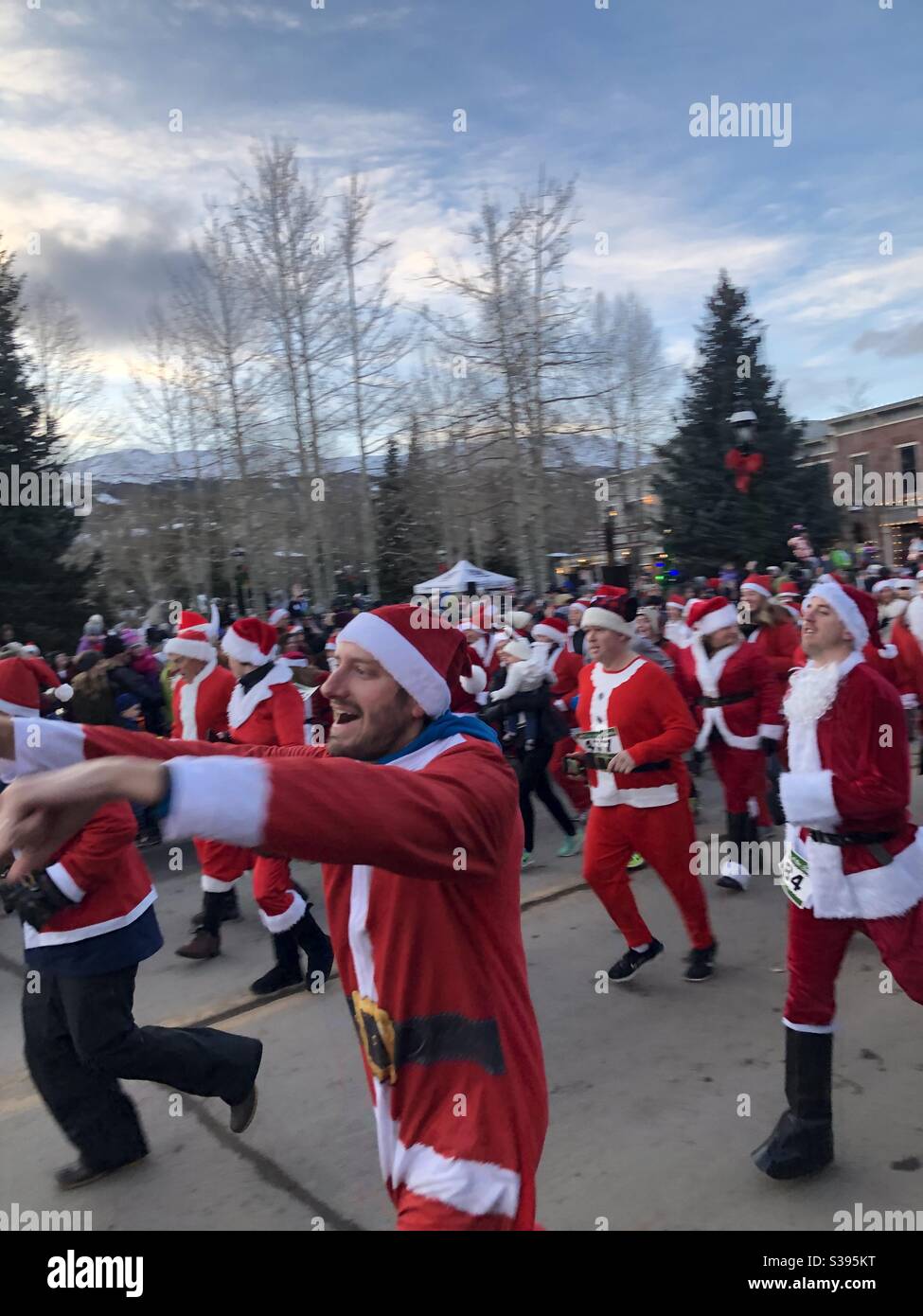 Santa race hi-res stock photography and images - Alamy