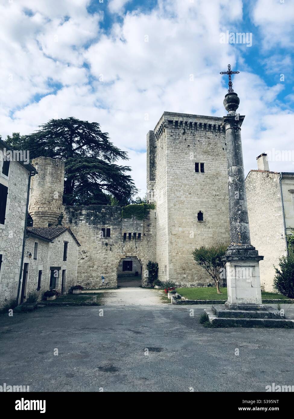Chateau d’Eymet in the town of Eymet in France Stock Photo - Alamy
