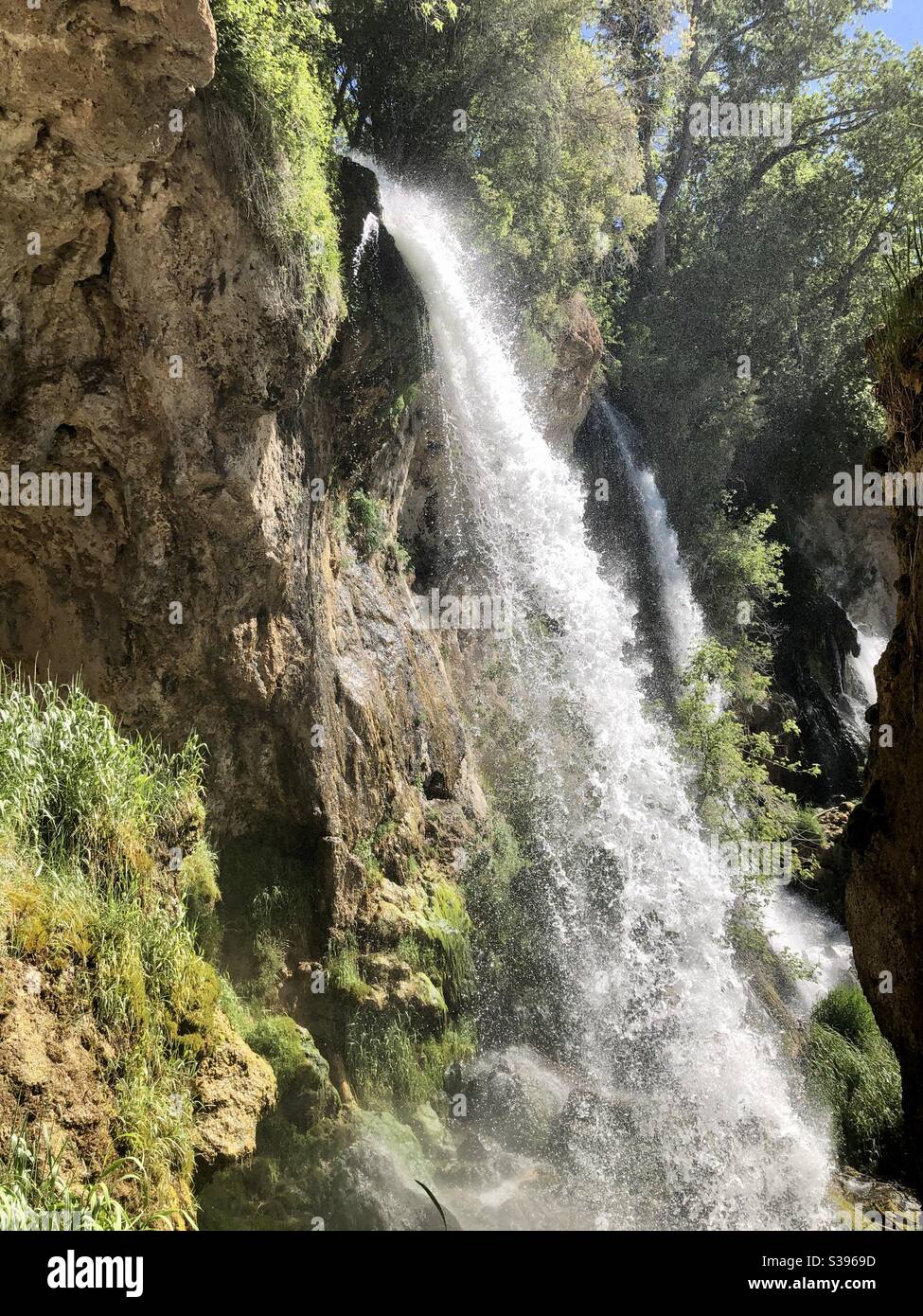 Camping waterfall hi-res stock photography and images - Alamy