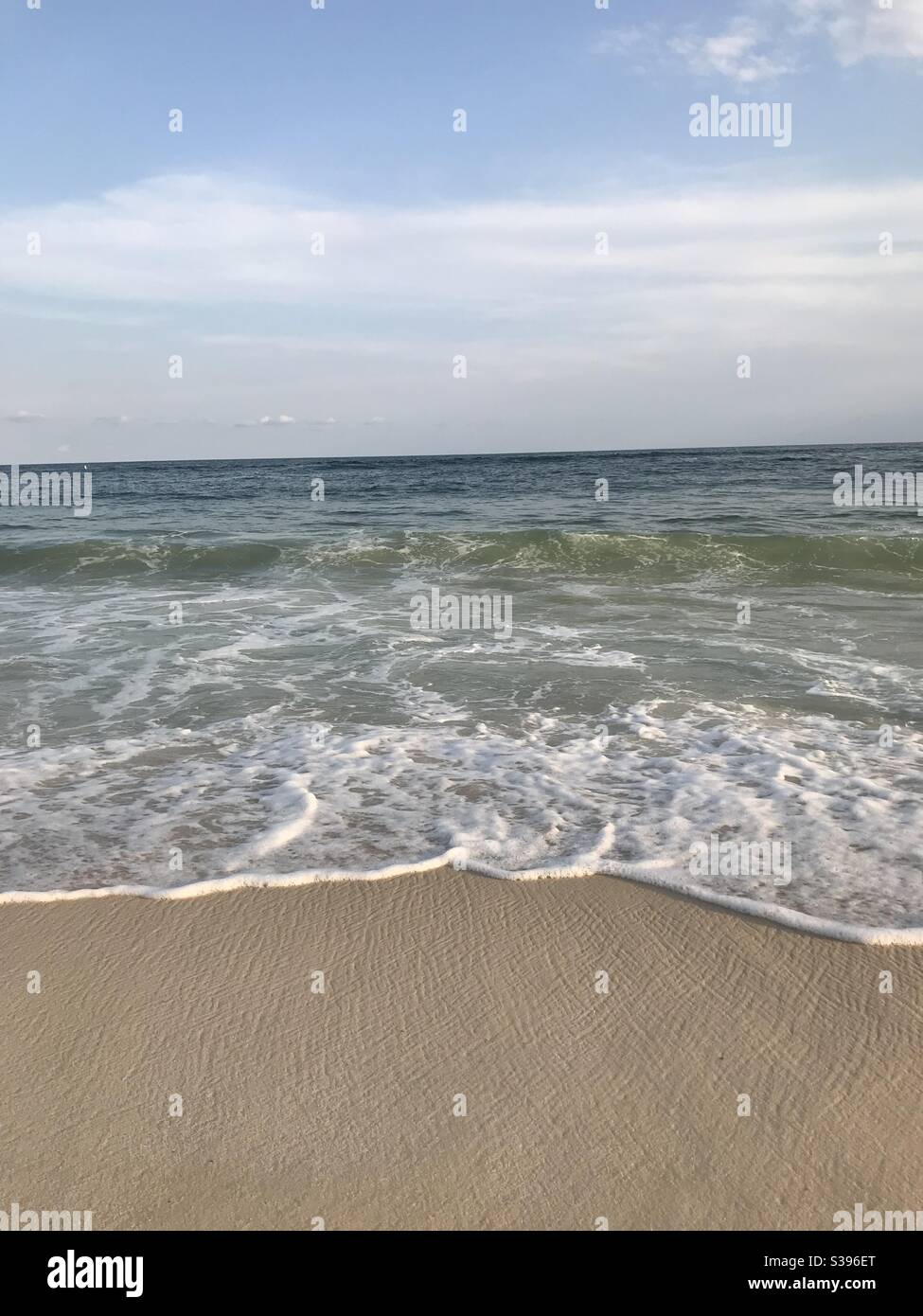 Ocean waves and sand hi-res stock photography and images - Alamy