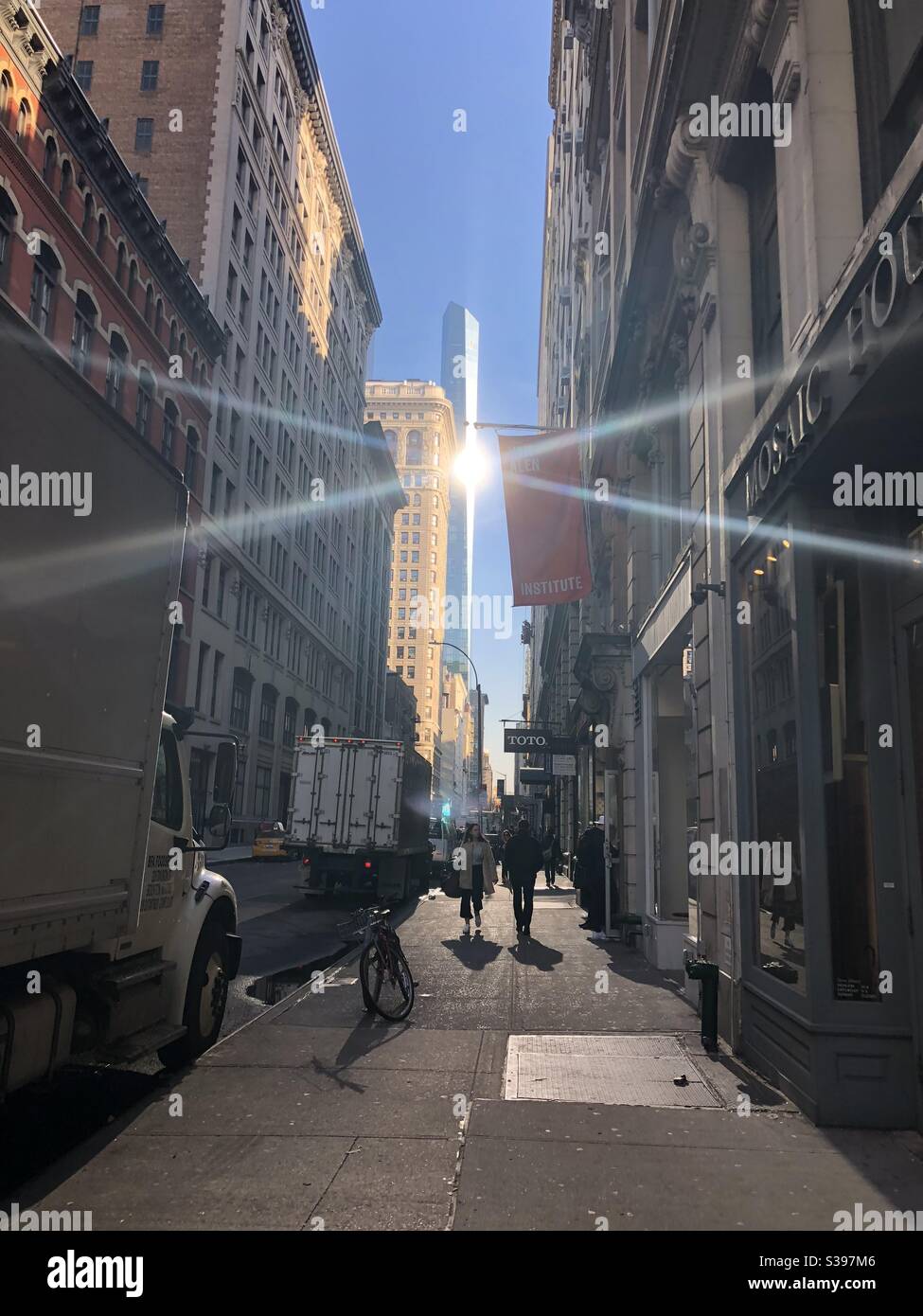 Sun shine on street hi-res stock photography and images - Alamy
