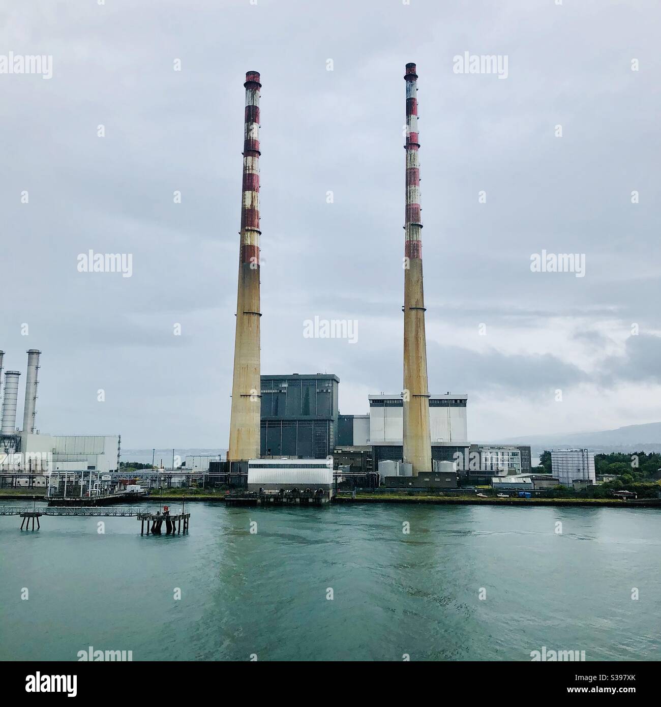Poolbeg chimneys hi-res stock photography and images - Alamy