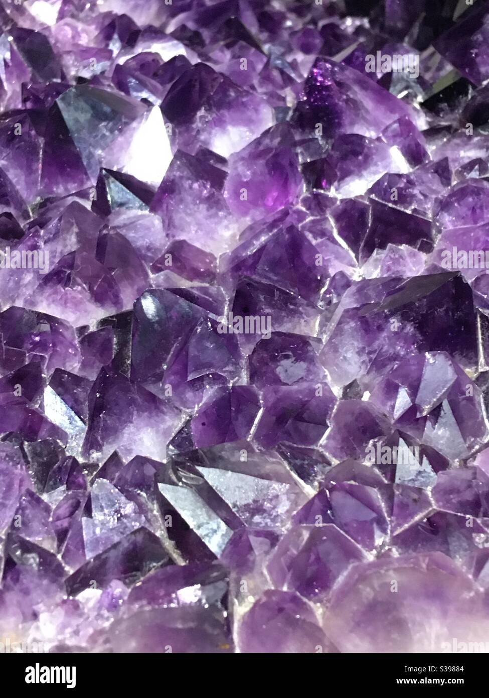 Crystal gem amethyst hi-res stock photography and images - Alamy