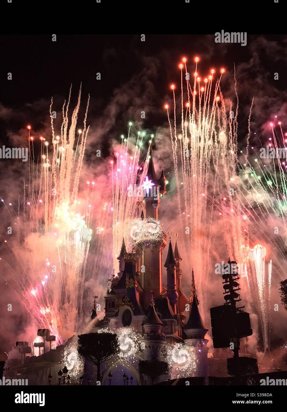 Disneyland paris castle fireworks hi-res stock photography and images ...