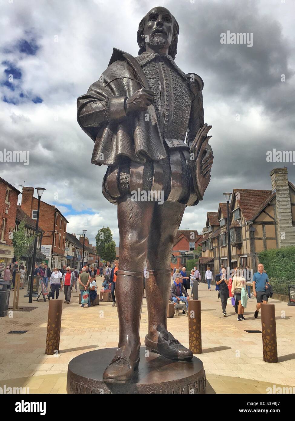 Shakespeare bronze statue hi-res stock photography and images - Alamy