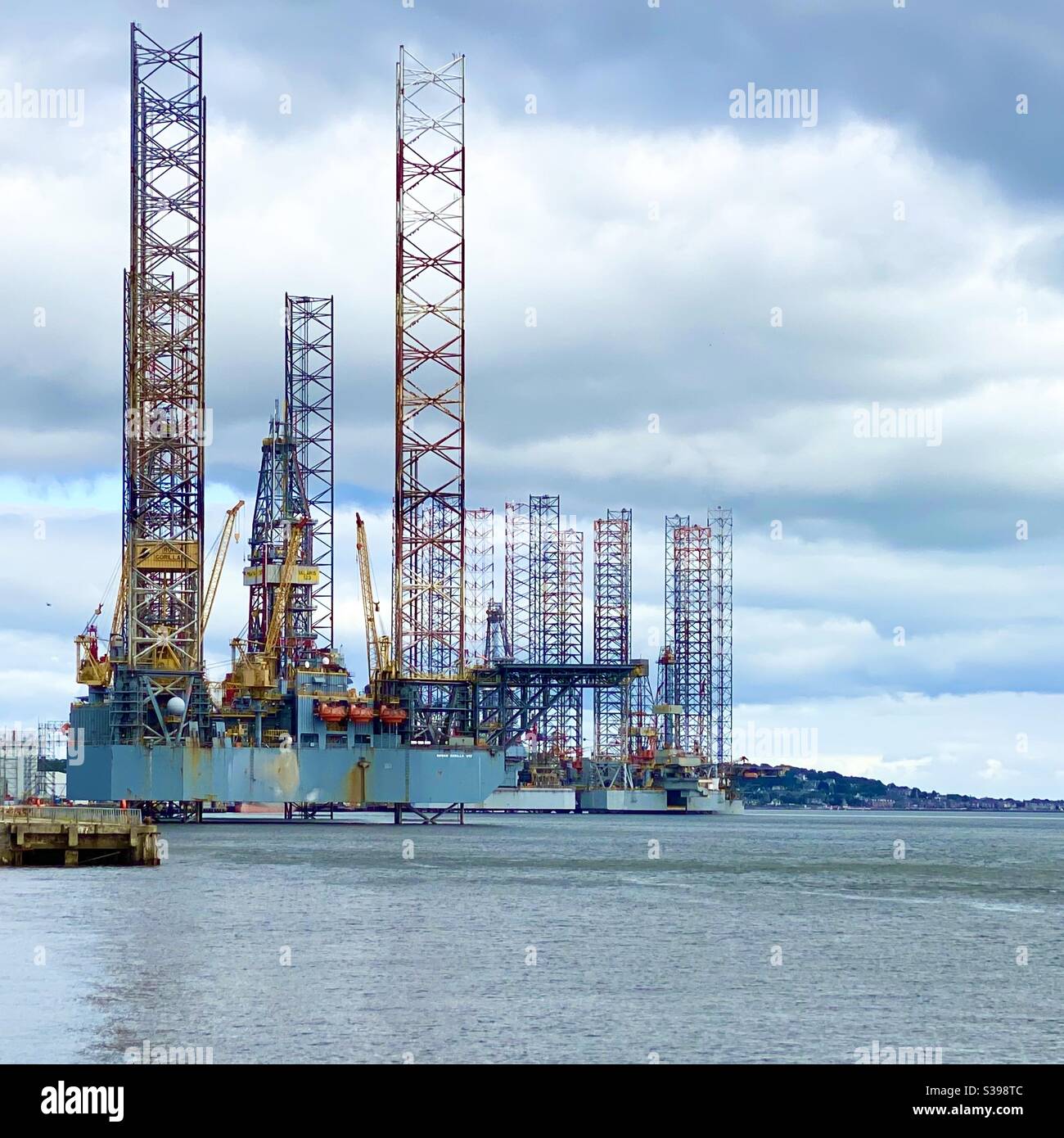 Drilling rigs hi-res stock photography and images - Alamy